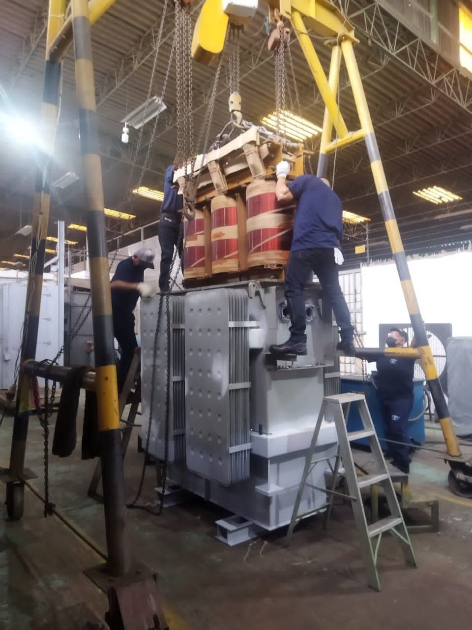 Transelca - Transformadores Eléctricos de distribución